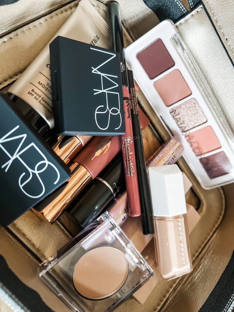 Best Travel Makeup – City Chic Living | Alexandra Nicole Nolan