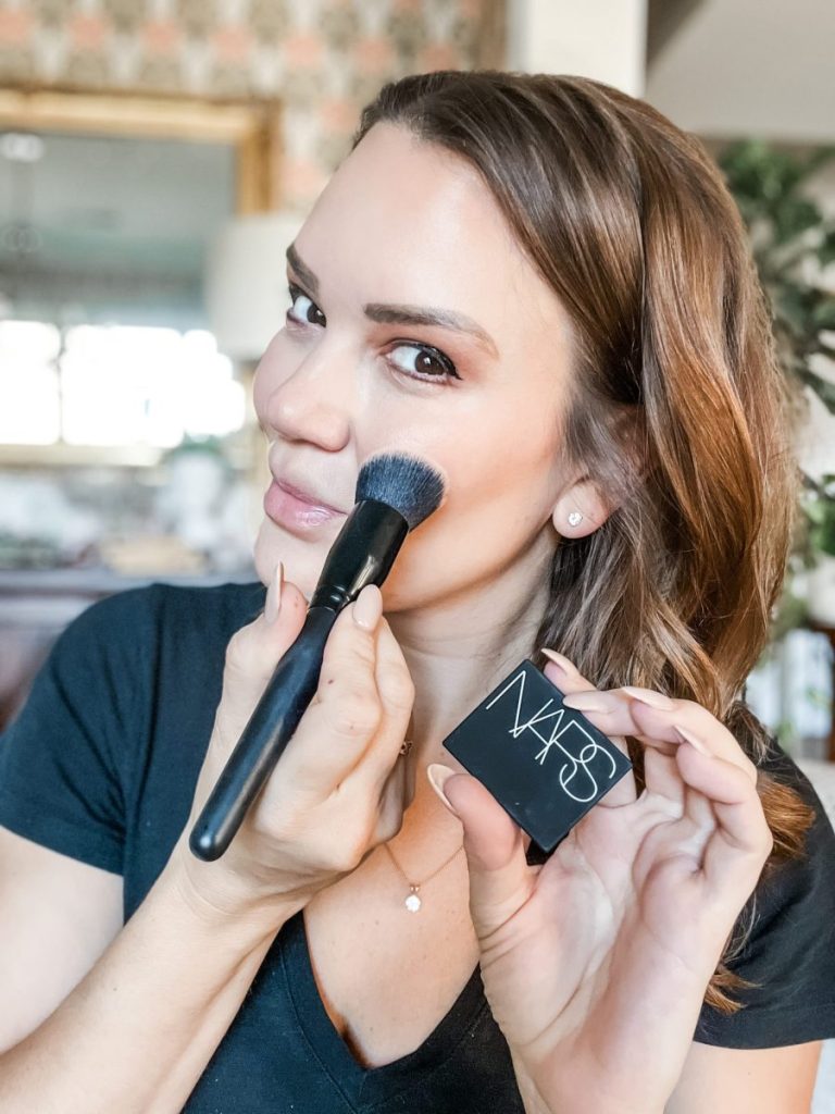 Best Travel Makeup – City Chic Living | Alexandra Nicole Nolan
